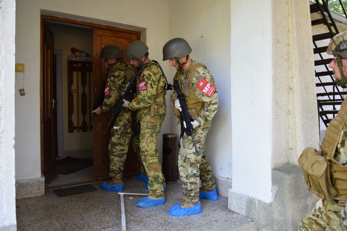 Forró nyomon a katonai rendészek – CSI Hungary
